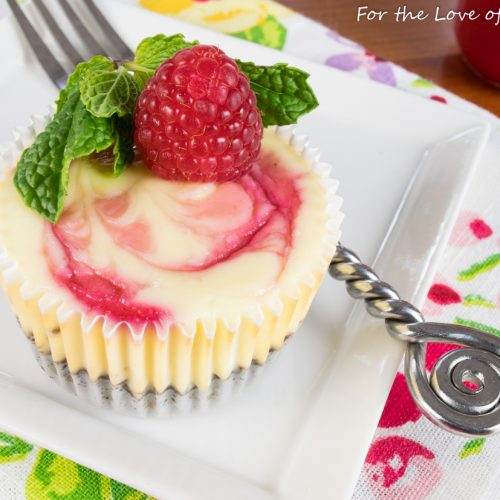 Mini Raspberry Swirl Cheesecakes with Chocolate Crust | For the Love of ...